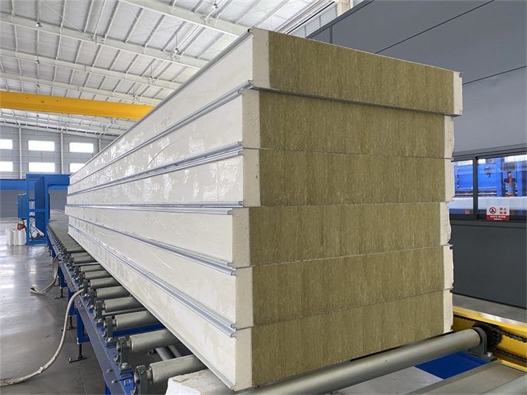 Sandwich Panel Features | POLMEK Group